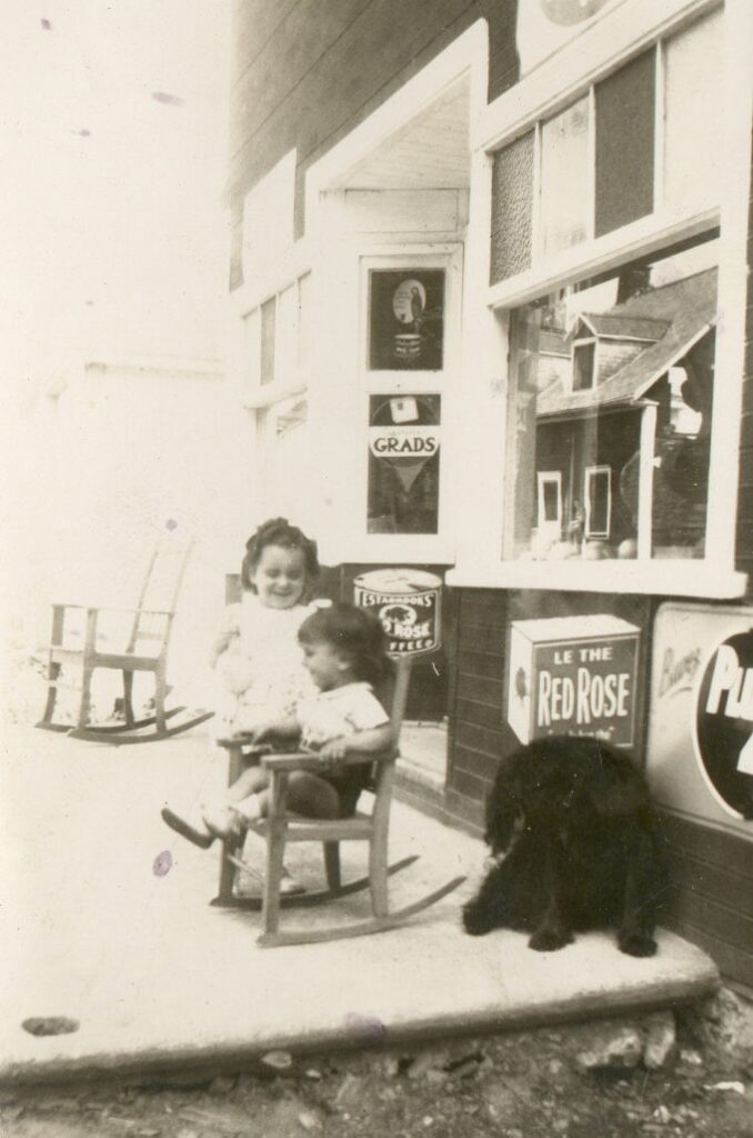 Épicerie Isidore Arcand, vers 1950 | Grondines, terre de roches et de ...