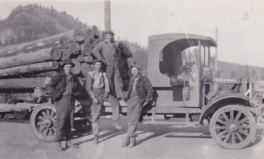 Les camions grumiers | La réalisation d'un village - Un aperçu des ...